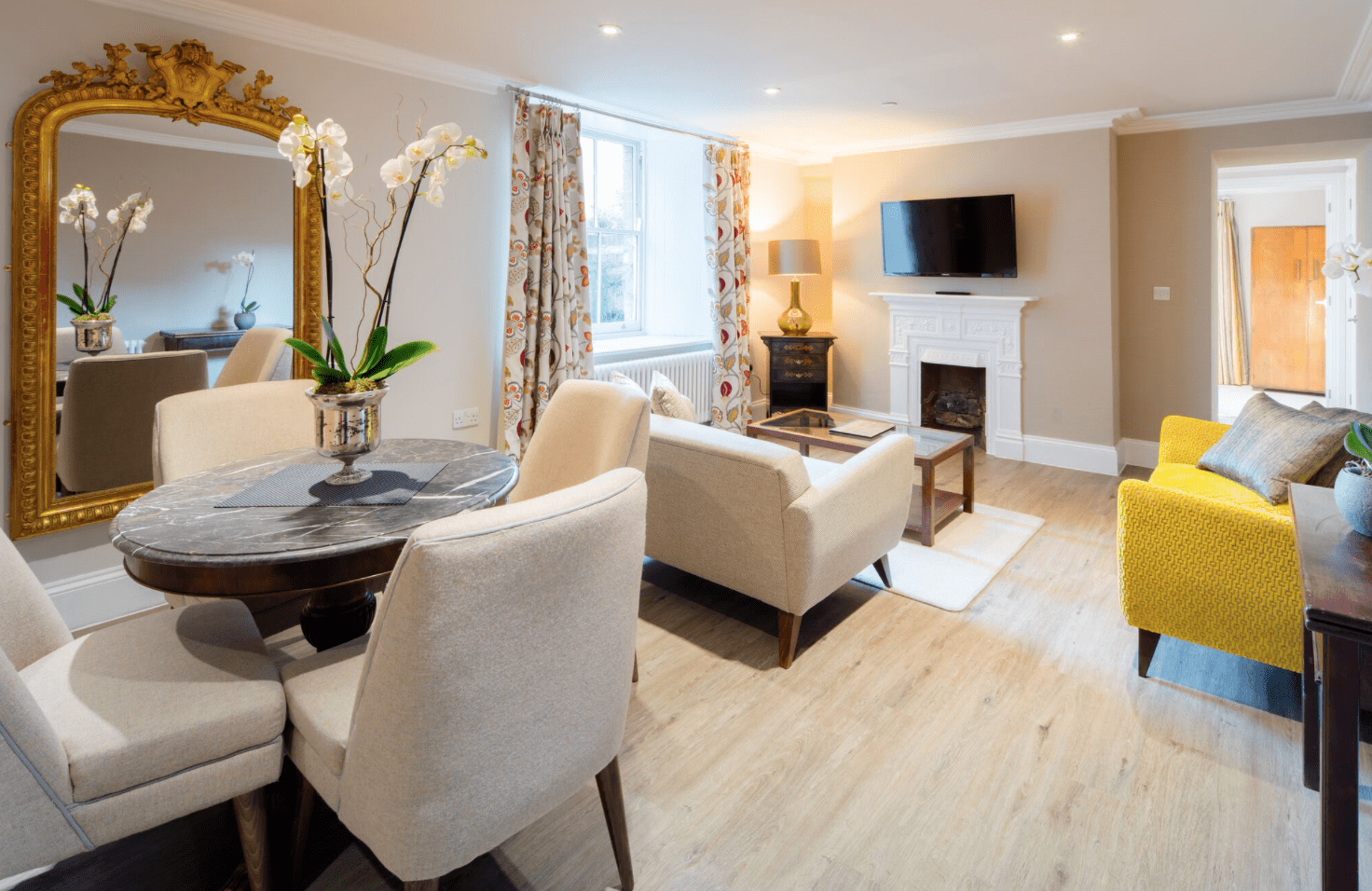 5 ways to use a mirror in your home - Urban Student