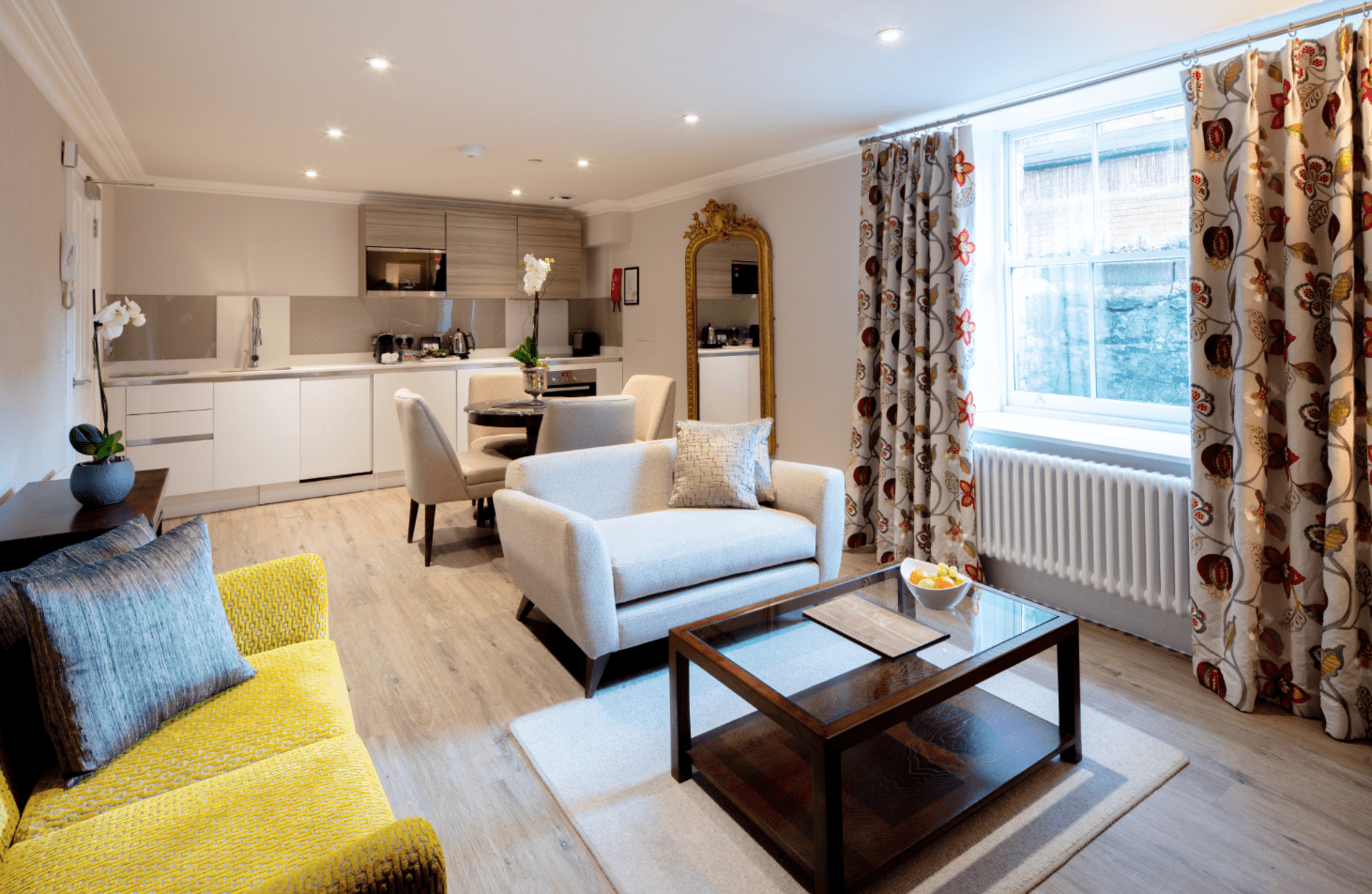 5 ways to use a mirror in your home - Urban Student